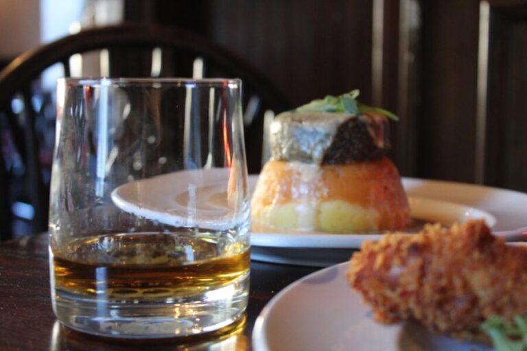 Edinburgh: Whisky Tasting in one of the oldest pubs - Practical Details and Tips