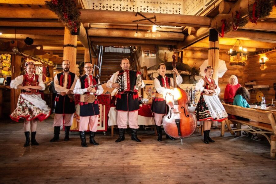 Evening Folk Show, singing, dancing and delicious food! - An In-Depth Look at the Experience