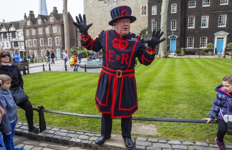 Exclusive Beefeater Meet & Greet at the Tower of London - Exploring the Tower on Your Own