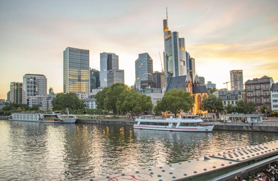 Frankfurt: Express Walk with a Local in 60 minutes - Final thoughts: who will love this experience?