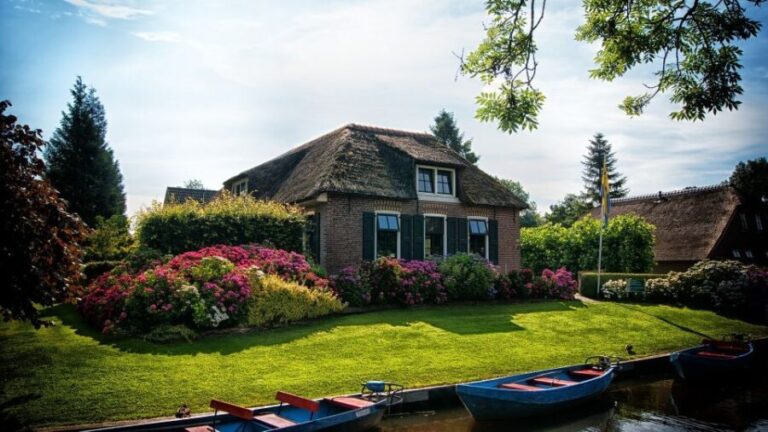 From Amsterdam: Private Sightseeing Tour to Giethoorn - What Makes This Tour Stand Out?