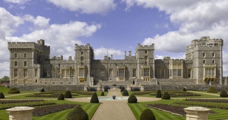 From London: Windsor Castle Full Day Guided Tour By Train - Exploring Windsor Castle