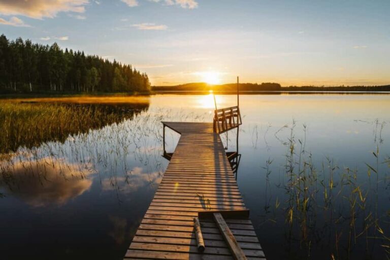 From Rovaniemi: Full-Day Tour to Lapland's Best Attractions - The Experience of Crossing the Arctic Circle