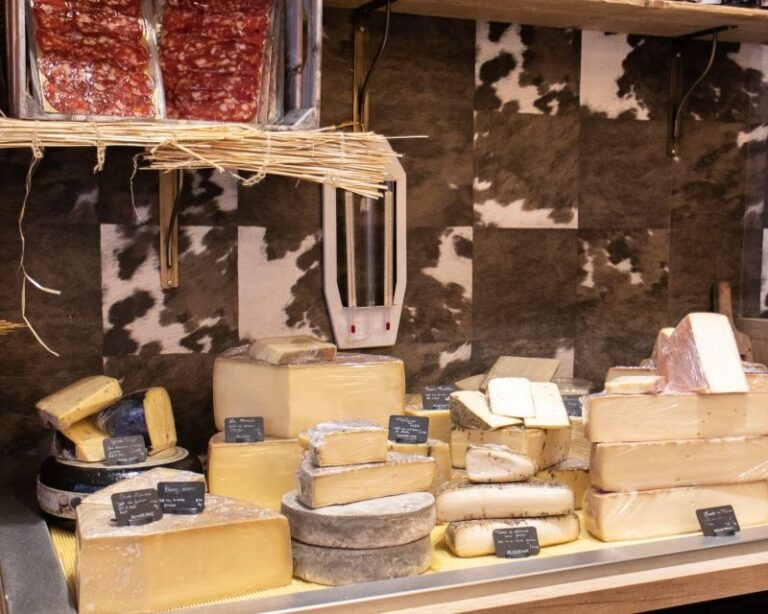Full-Day Bordeaux gourmet tour & 2 chateau Medoc - Journey to Médoc & Château Visits