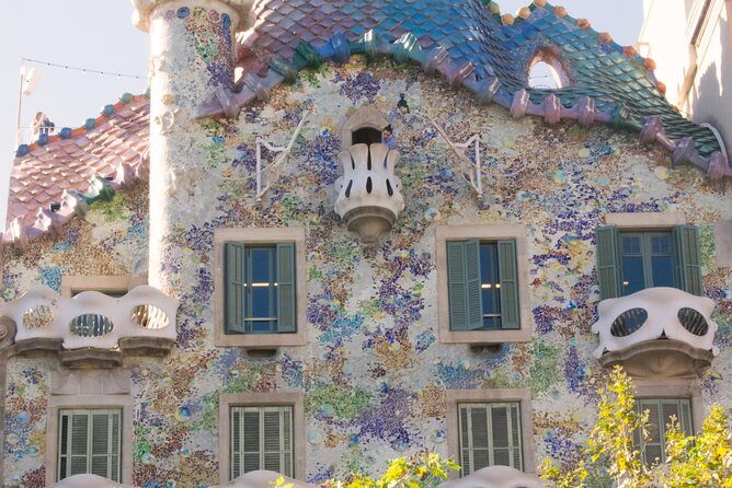 Gaudi, Modernisme And Spanish Wine - Practical Details and What to Expect