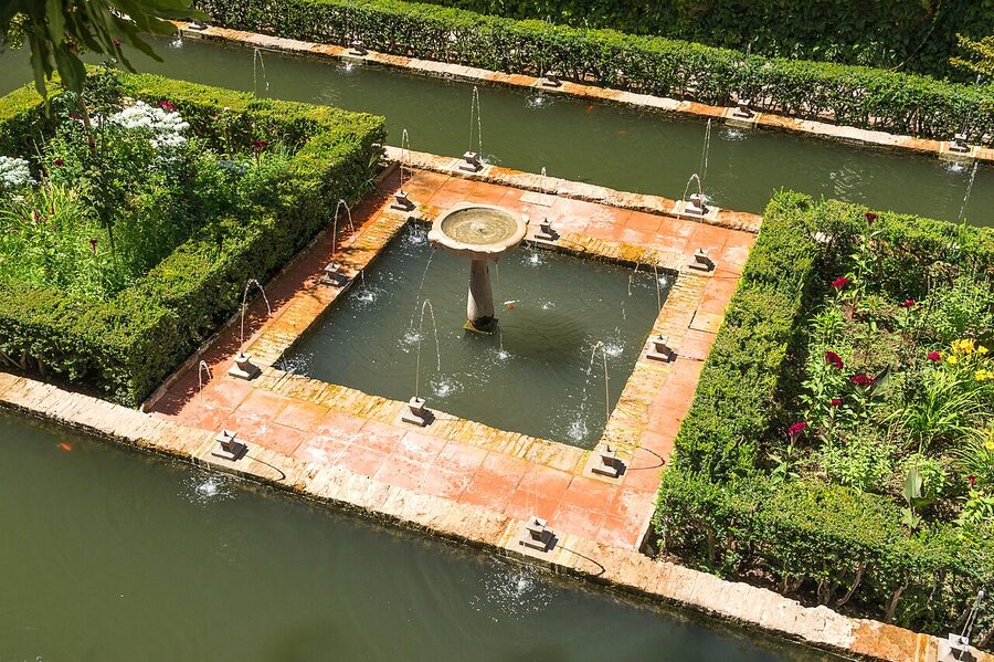 Central fountain in Patio de la Sultana, Generalife