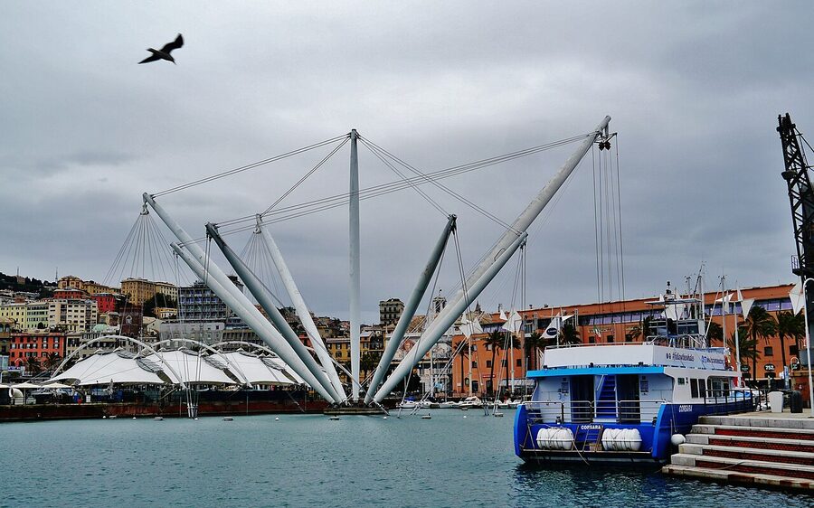Bigo crane lift by Renzo Piano at Porto Antico, Genoa