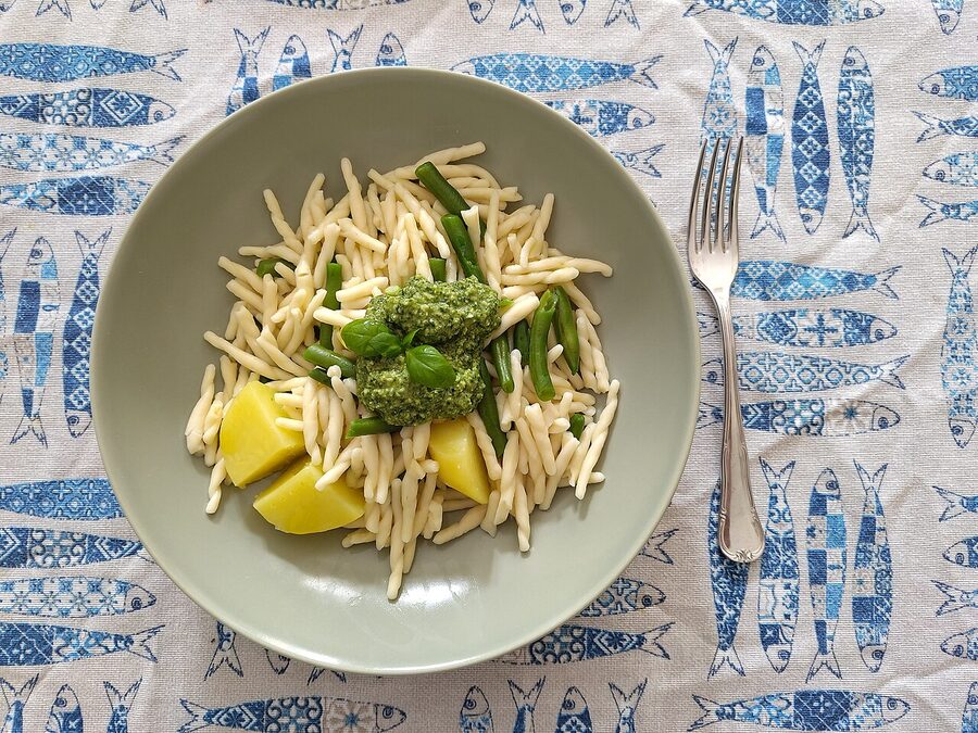Trofie al pesto, Ligurian pasta dish with potatoes and green beans