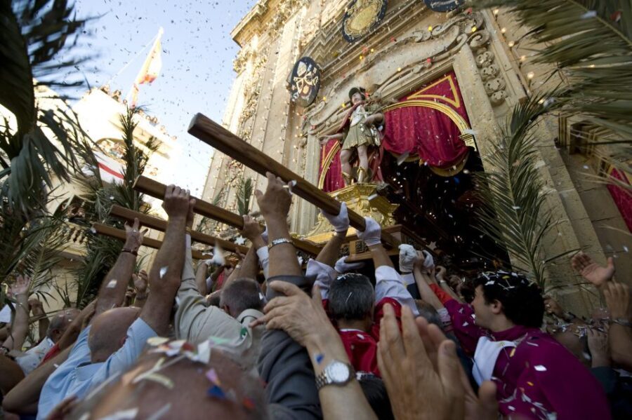 Good Friday Easter Procession with Commentary and Transport - Who Should Consider This Tour?
