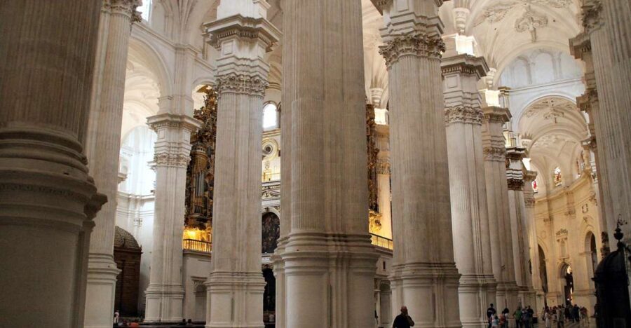Granada: Alhambra, Cathedral & Royal Chapel Tour w/ Tickets - Why This Tour Works Well