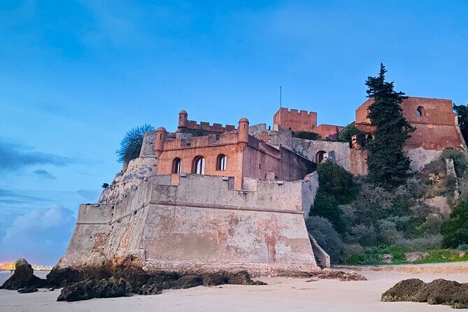 Historic Walk in Ferragudo - Stop 2: Ferragudo Main Square