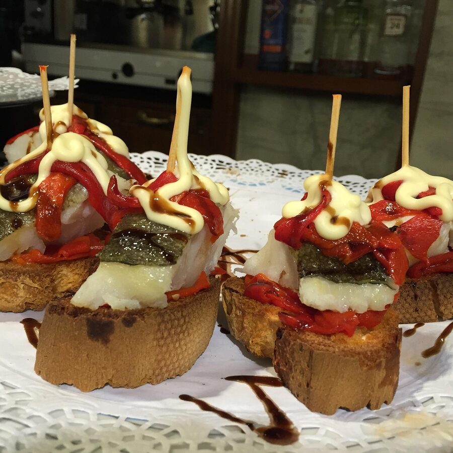 Pincho skewers on toasted bread