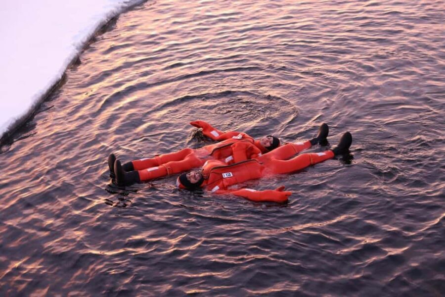 Icebreaker Cruise 2 h - Walk on the Frozen Sea Ice