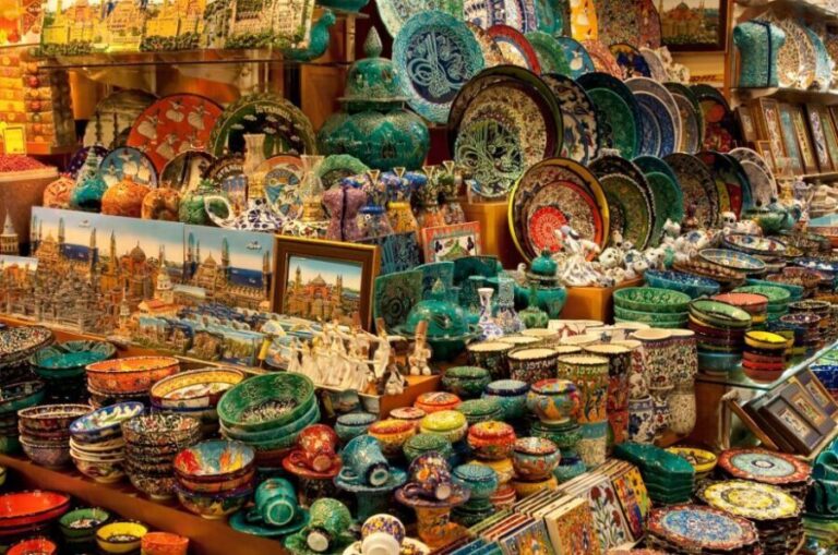 Istanbul: 4-Hour Turkish Shopping Experience - The Grand Bazaar: Navigating a Historic Market