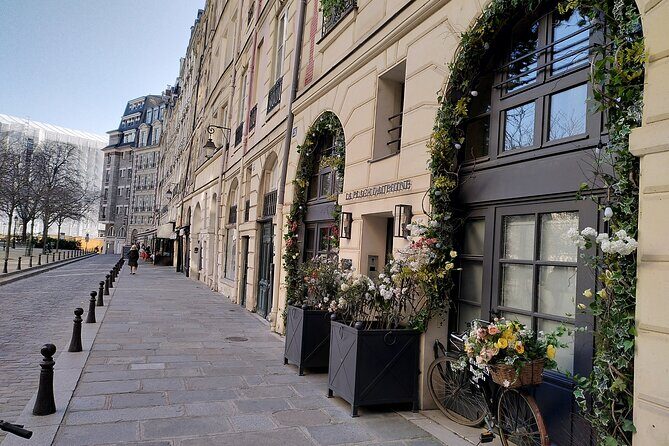 LGBTQ Challenges and Triumphs Private Walking Tour in Paris - The Itinerary in Detail: What You Can Expect