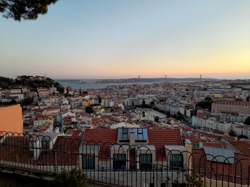 Lisbon: 2 hours Private City Highlights Tuk-Tuk Tour for two - What makes this tuk-tuk tour special?