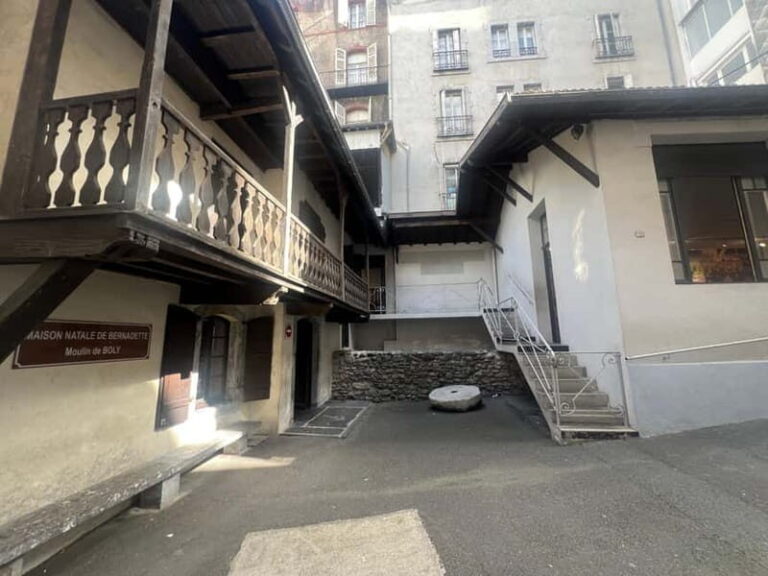 Lourdes : Footsteps of Bernadette with Food & Wine tastings - Food & Wine Tasting – More Than Just a Snack