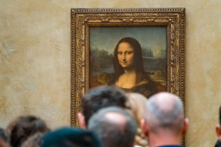 Louvre Museum Guided Tour of the Masterpieces in Spanish (6 people) - Inside the Louvre: A Carefully Crafted Path