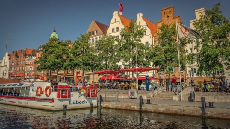 Lübeck: Private Historical and Architectural Walking Tour - Exploring Architectural Highlights and Historic Streets