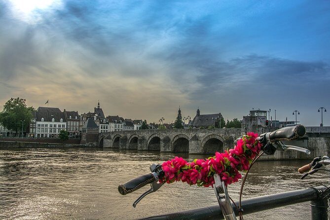 Maastricht Private Walking Tour With A Professional Guide - Key Sights and Landmarks
