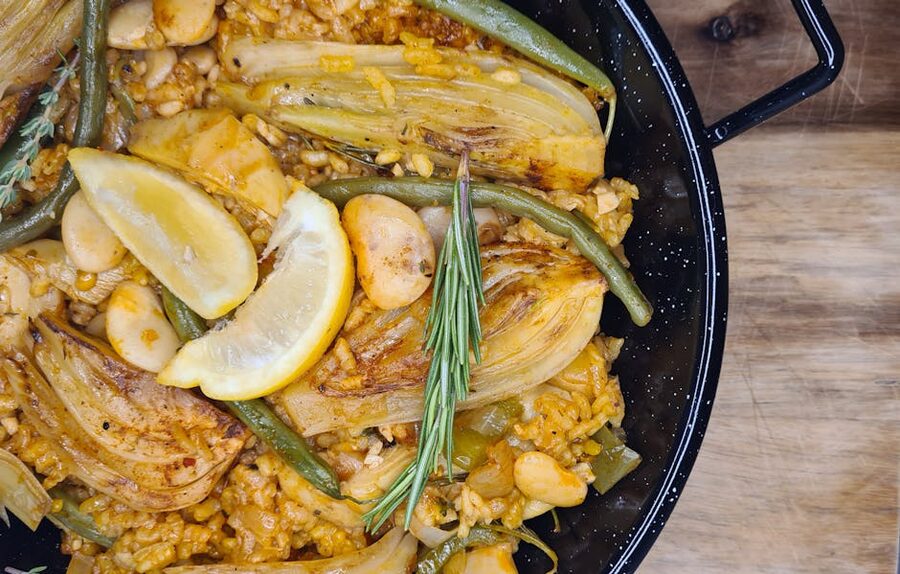 Vegetarian paella with fennel, lemon and green beans
