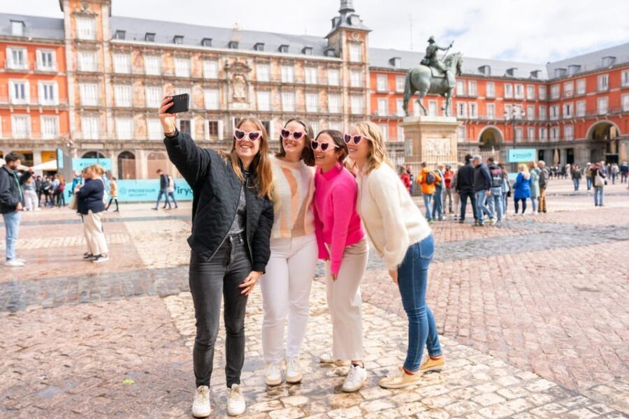 Madrid: Professional photoshoot at The Royal Palace - What To Expect – A Step-by-Step Breakdown