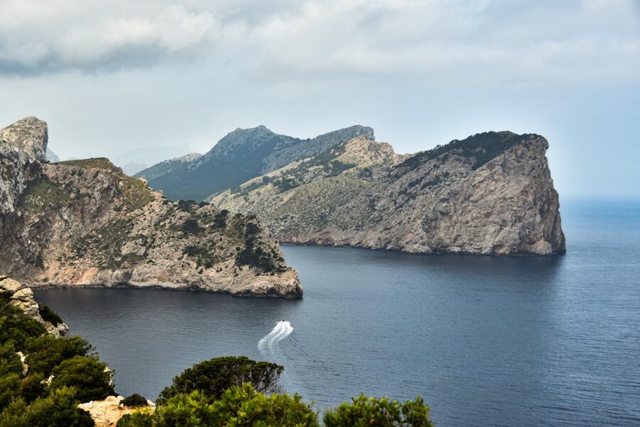 Speedboat passing the dramatic cliffs of Mallorca