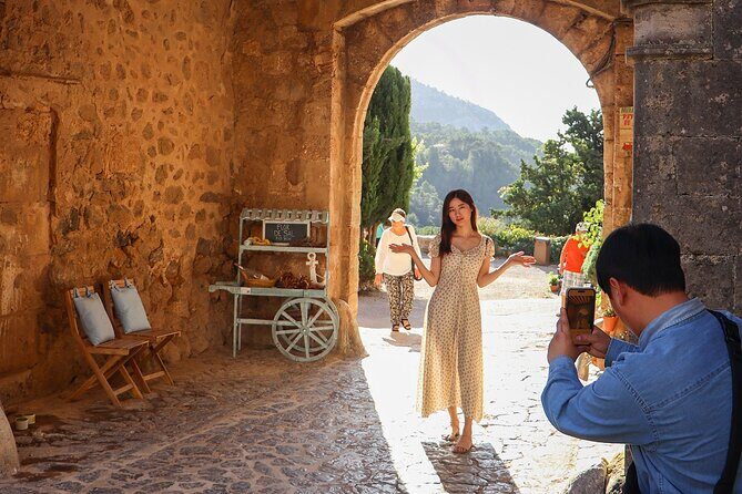 Mallorca Instafamous WEST: Valldemossa, Wine Experience and Palma - Transportation & Flexibility
