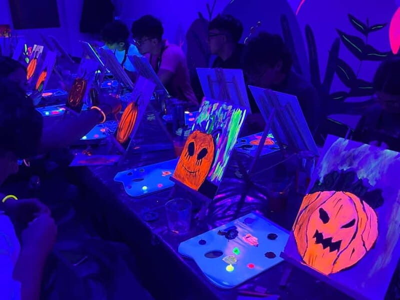 Malta: Glow-in-the-Dark Drink & Paint Experience - Guided by a Professional Artist