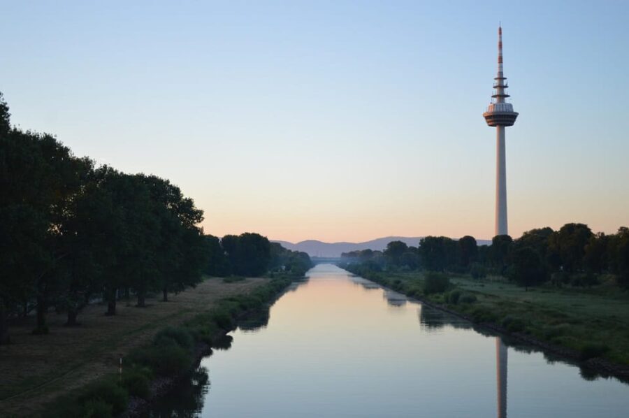 Mannheim: Express Walk with a Local in 60 minutes - Who Should Book This Tour?
