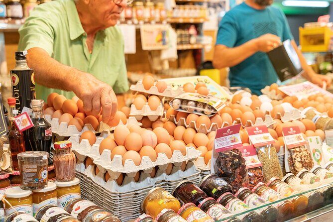Market tour and lunch or dinner at a local's home in Siracusa - Authenticity and the Human Element