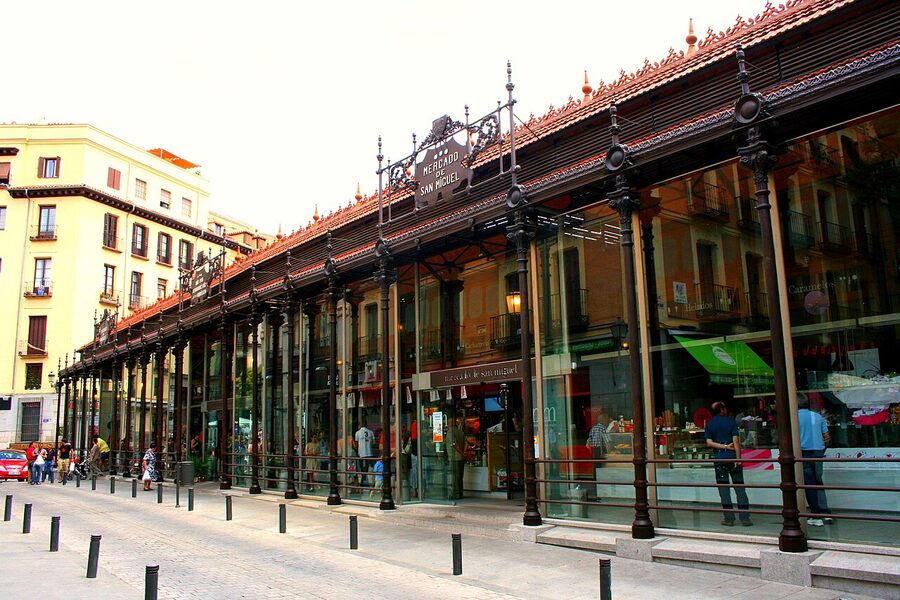 Mercado de San Miguel tapas stalls Madrid