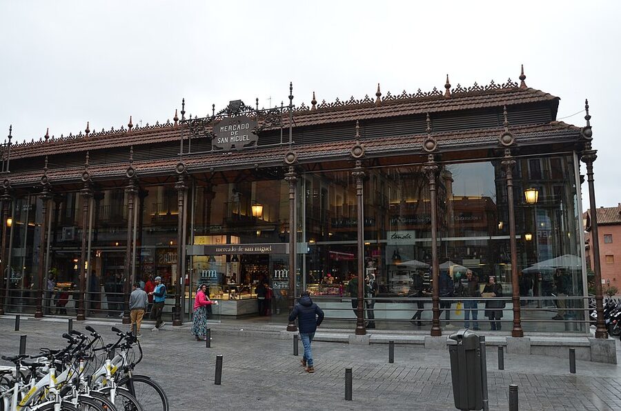 Mercado de San Miguel evening crowd Madrid
