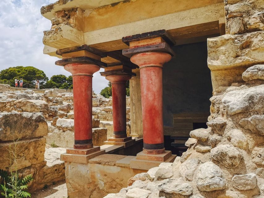 Minoan Path: Knossos Palace, Winery Visit, Lunch at Archanes - Wine Tasting at a Family-Owned Crete Winery