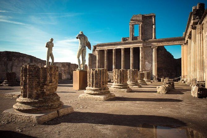 Naples to Praiano/Amalfi transfer via 2h in Pompei (or viceversa) - Pickup and Initial Journey