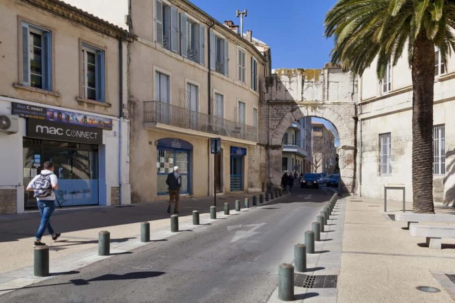 Nîmes: Express Walk with a Local in 60 minutes - Deep Dive into the Itinerary