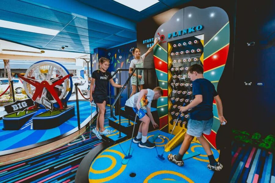 Oldenburg: Puttbrothers Adventure Mini Golf - The Course Experience and Unique Features