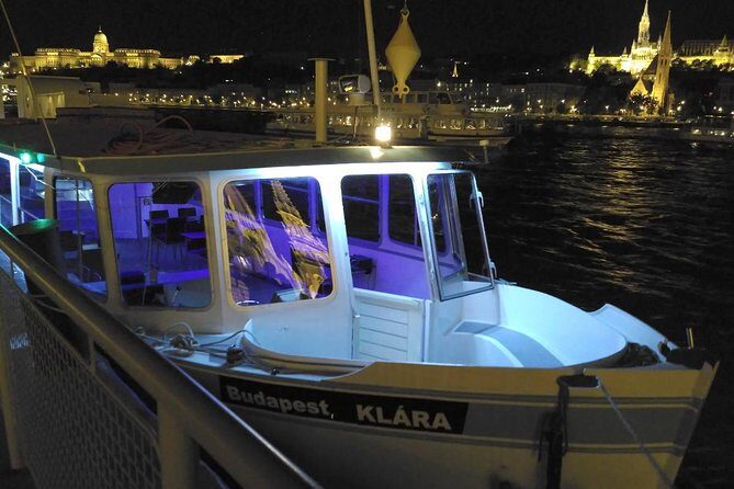 One hour Hen or Stag private party boat Budapest with unlimited beer and wine - Drinking, Comfort, and Service