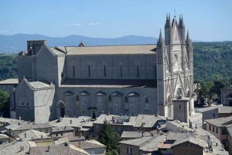 Orvieto Walking Tour including Duomo tickets - Exploring the Church of SantAndrea