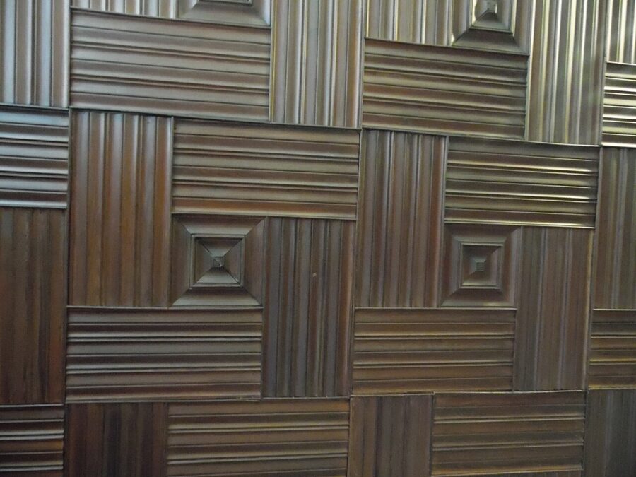 Carved wooden ceiling in Palau Güell salon