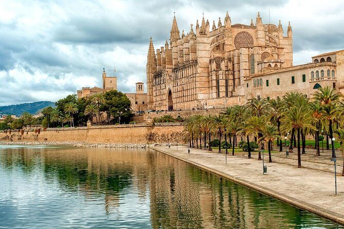 Palma de Mallorca Guided Tour with Hotel Pick up - Insights from Real Reviews
