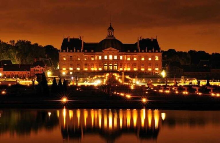 Paris: Candlelit Dinner at Vaux-le-Vicomte by Limousine - Exploring Vaux-le-Vicomte: Gardens and Château Tour