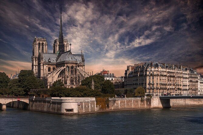 Paris Essentials Private Tour by a born-and-raised Parisian guide - Practical Details and What to Expect