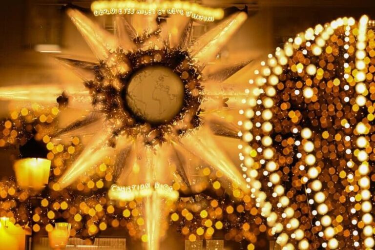 Paris: Experience the magic of Christmas on a walk with a pro photographer - A Detailed Look at the Itinerary