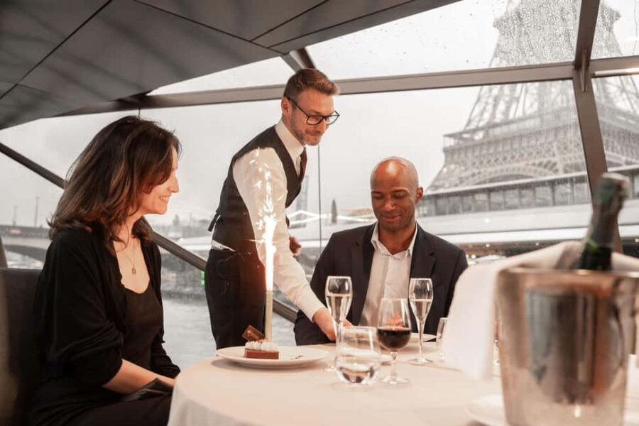 Paris : NYE Special Diner Cruise on the Seine River - The Itinerary: What You Can Expect