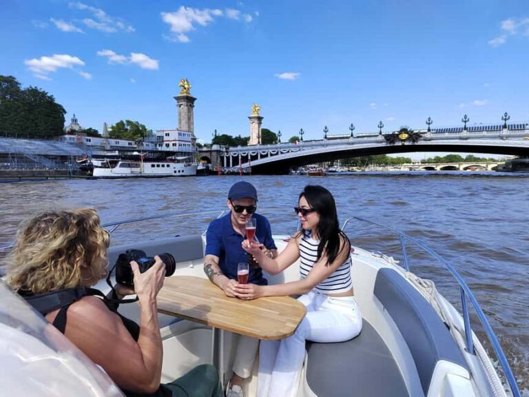 Paris Private Boat Seine River with Captain Guide - Key Points