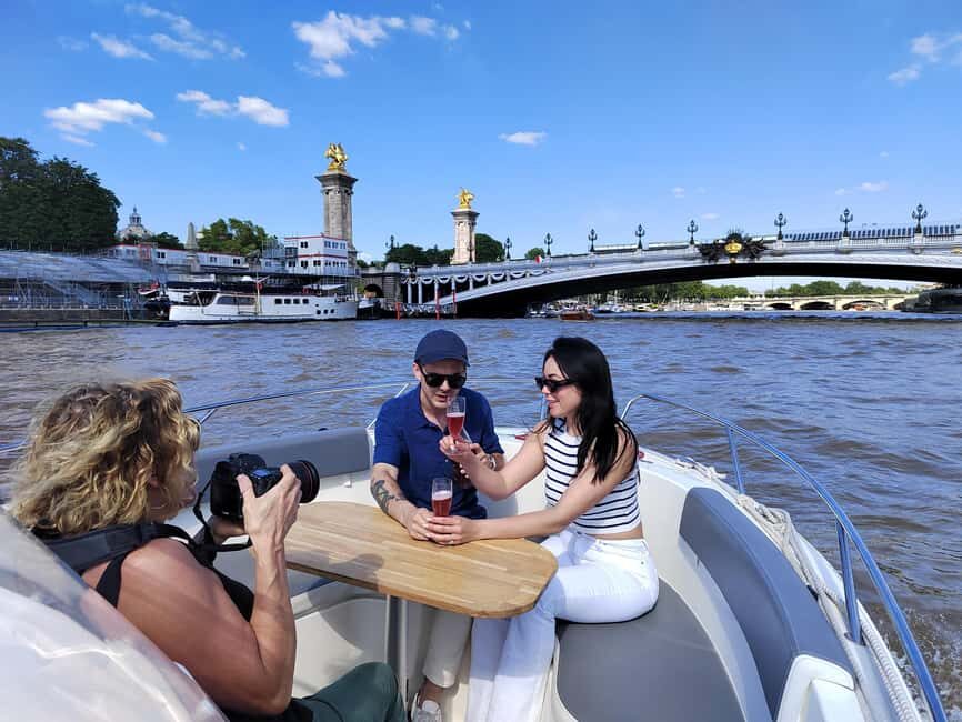 Paris Private Boat Seine River with Captain Guide - Key Points