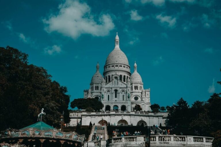 Paris : Private Montmartre highlights Walking Tour - Value and Practicality