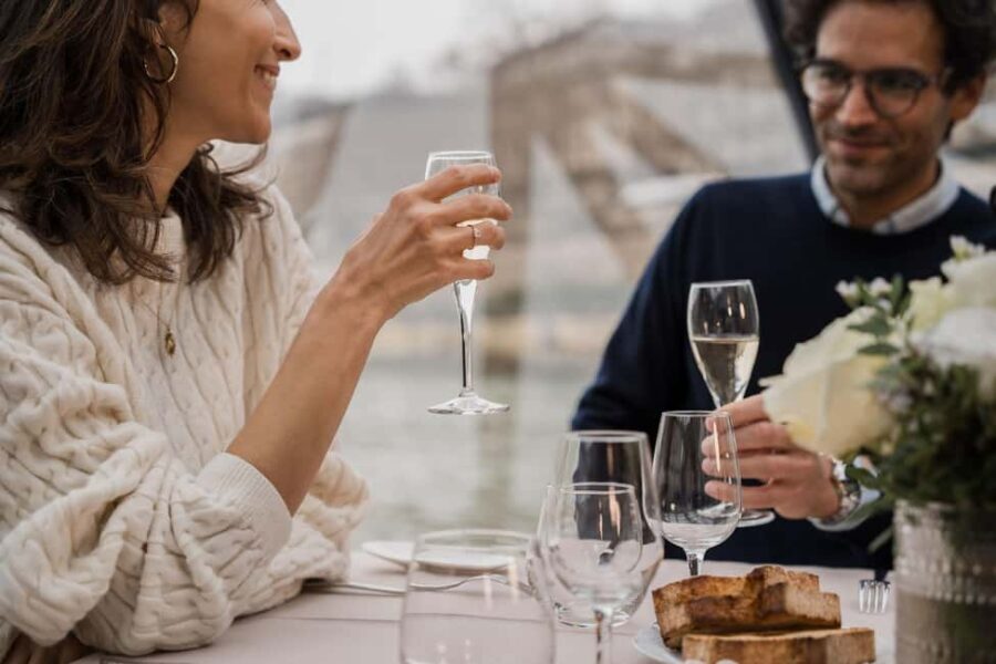 Paris : Valentine's Day Diner Cruise on the Seine river - FAQ