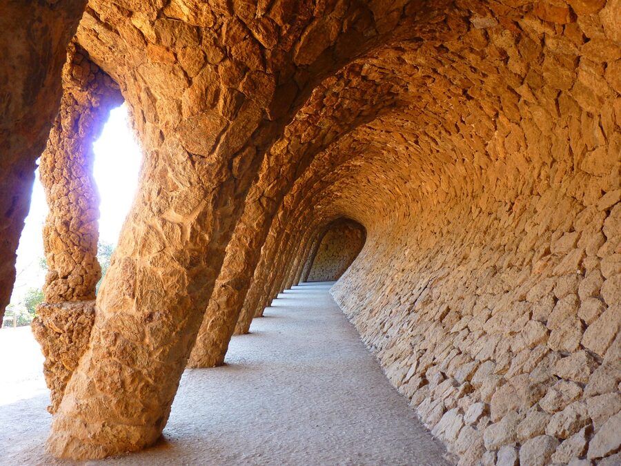 Portico de la Lavandera tilted columns Park Guell